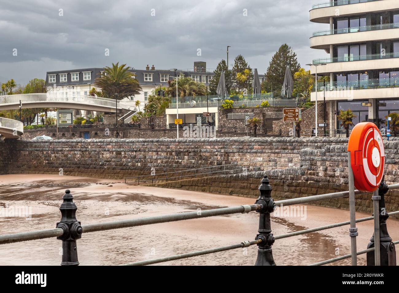 Wet and windy seafront hi-res stock photography and images - Alamy