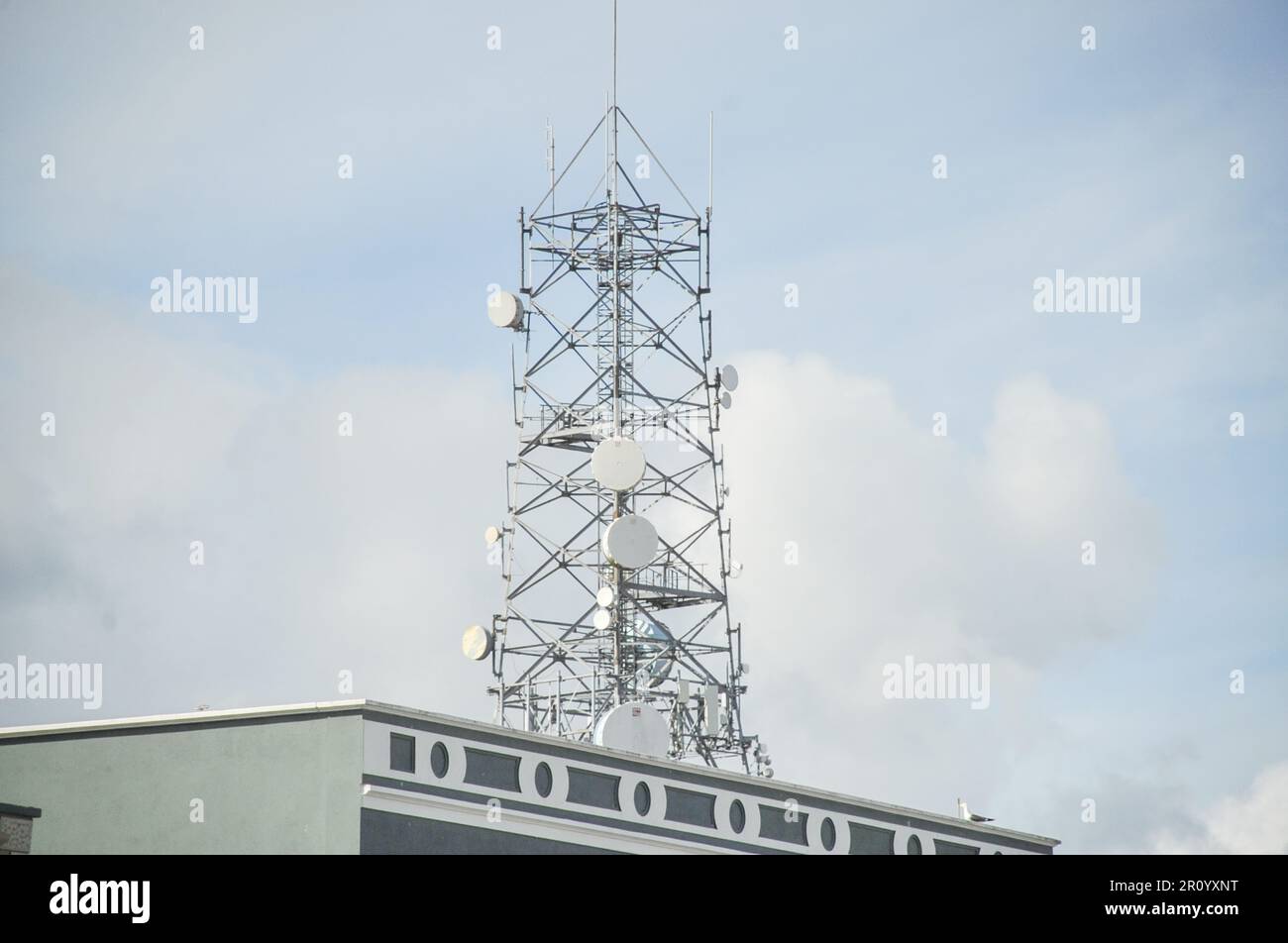 Network mast hi-res stock photography and images - Alamy