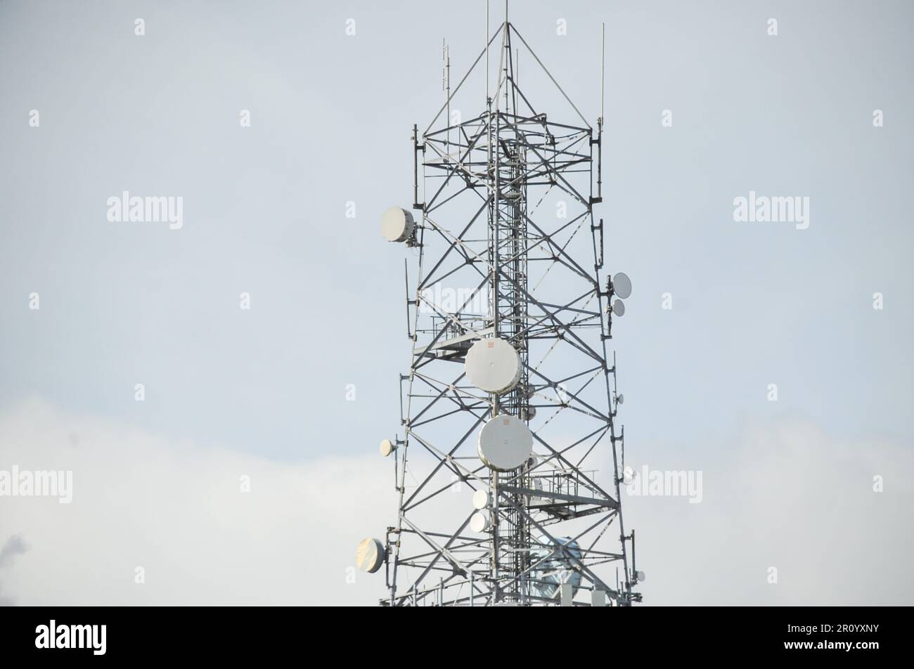 Network mast hi-res stock photography and images - Alamy