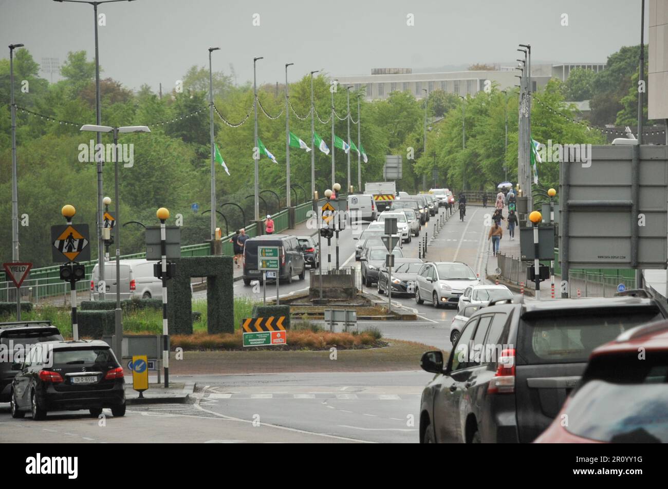 Limerick city traffic Stock Photo - Alamy