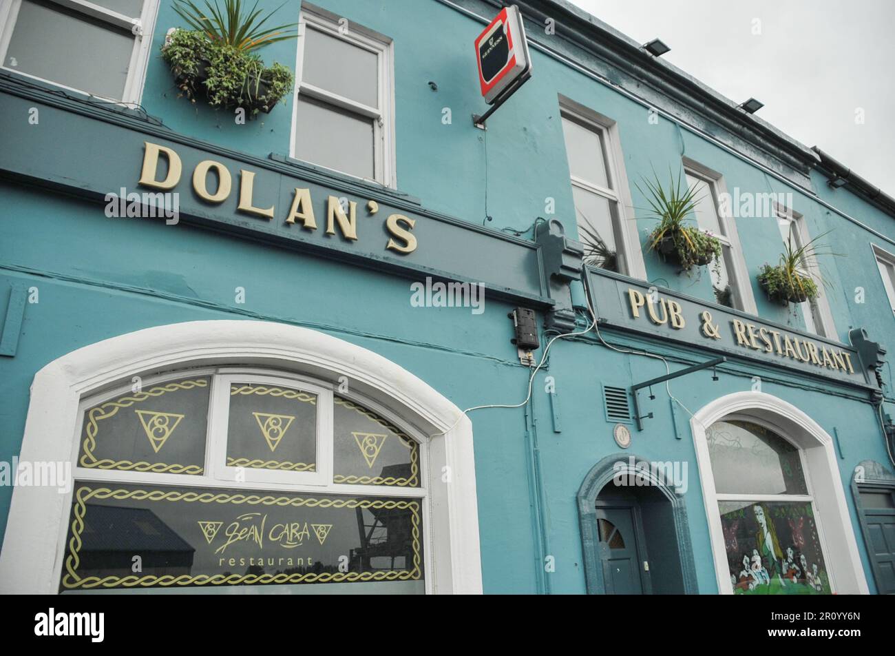 Dolans pub hi-res stock photography and images - Alamy