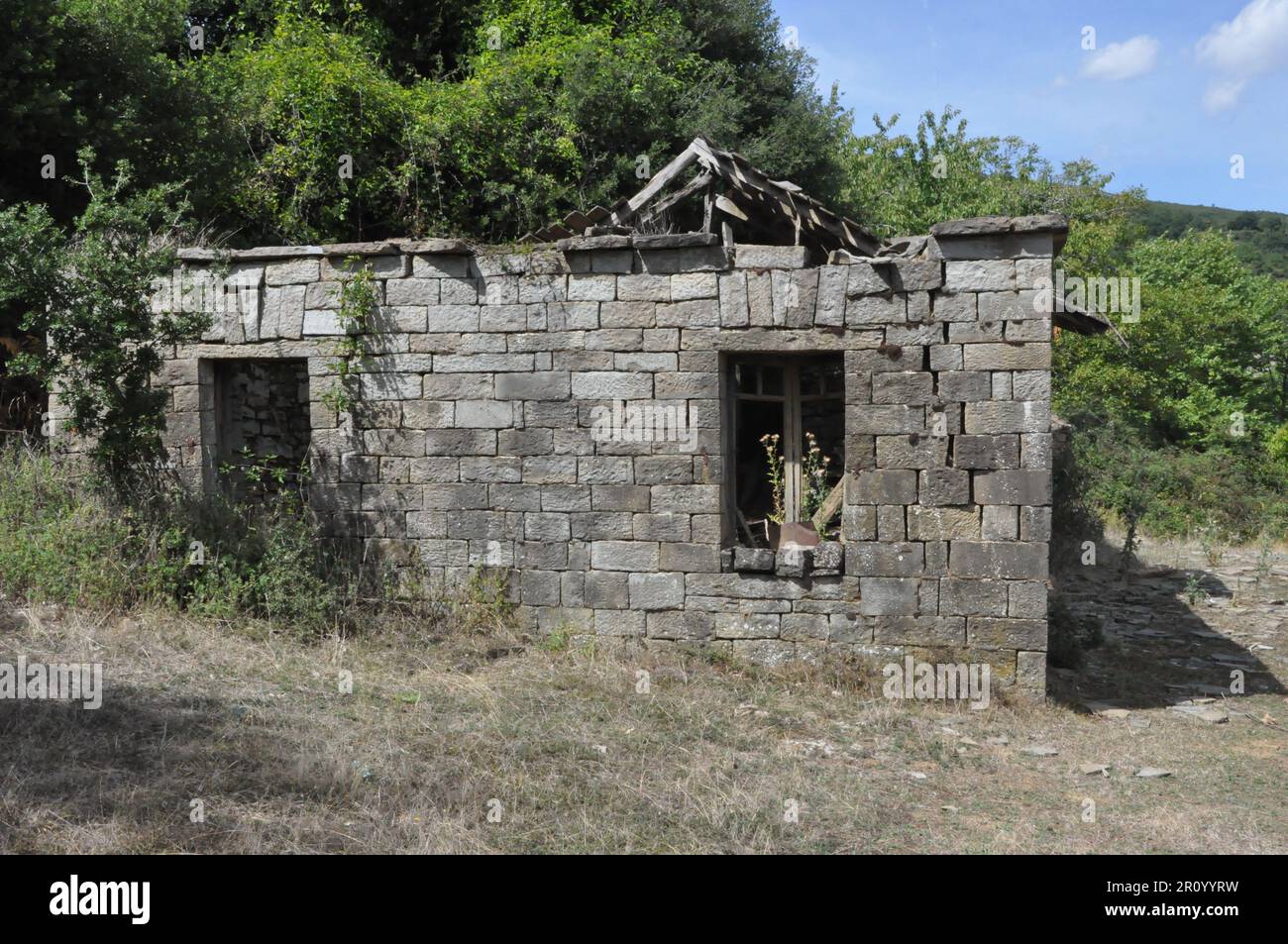 Old stone building without a roof Stock Photo - Alamy