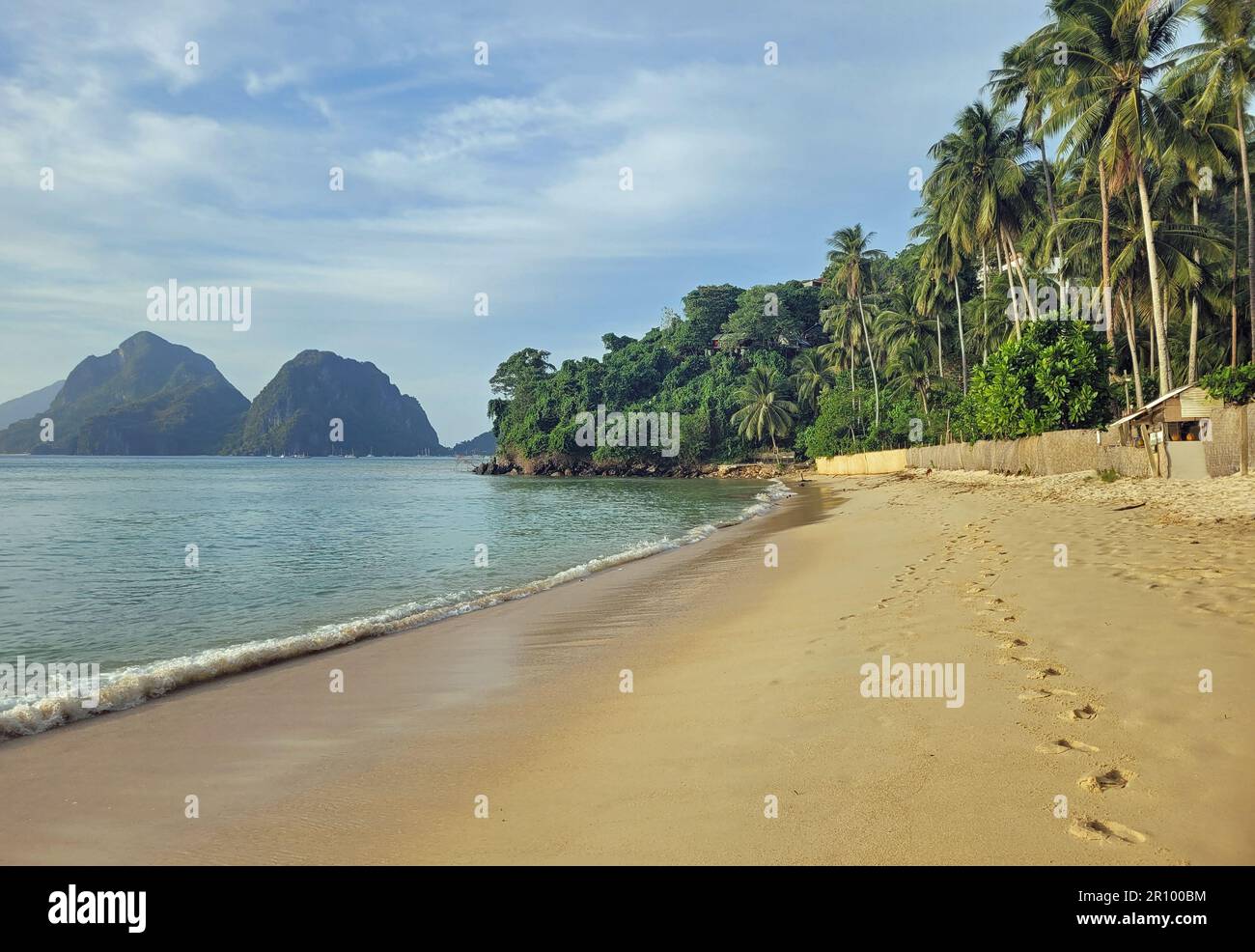 scenic landscape at tropical beach on palawan island Stock Photo - Alamy