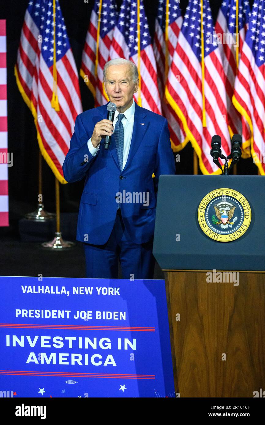 Biden campaign signs hi-res stock photography and images - Alamy