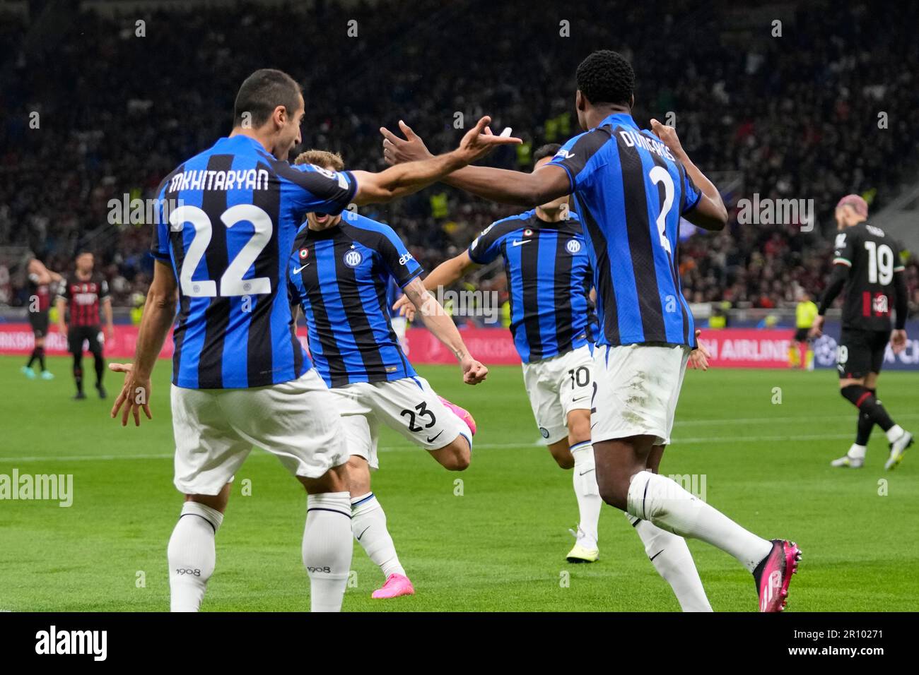 Inter Milan's Henrikh Mkhitaryan, left, celebrates after scoring his ...