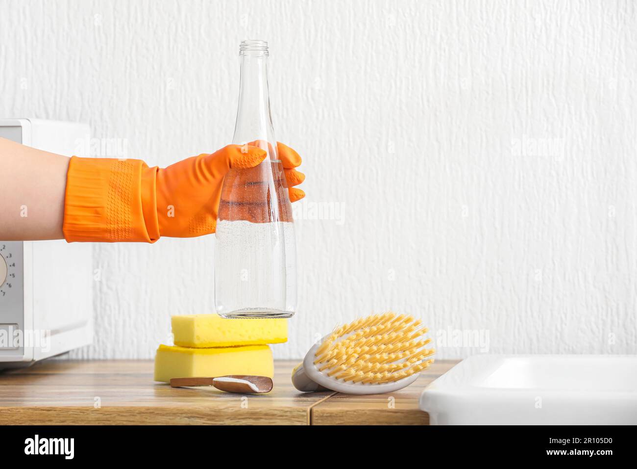 Woman vinegar bottle cleaner hi-res stock photography and images - Alamy