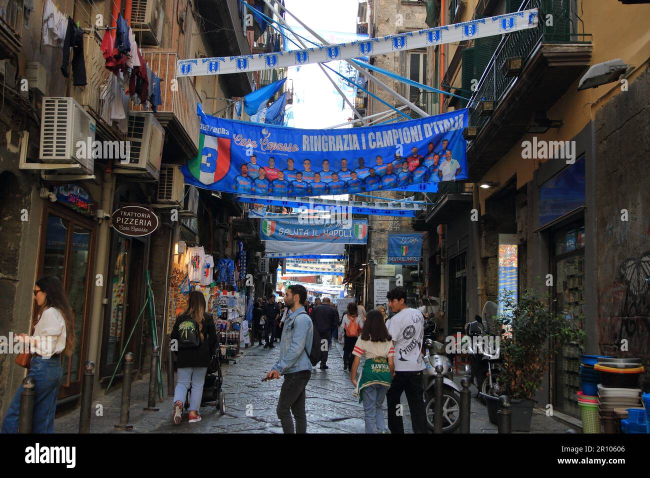 (5/7/2023) A tour in the historic center of Naples in the neighborhoods ...