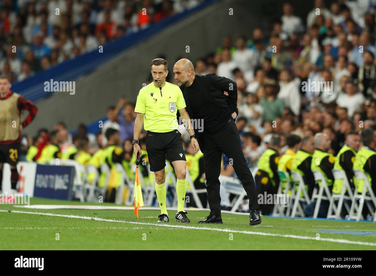 Putting pressure hi-res stock photography and images - Alamy