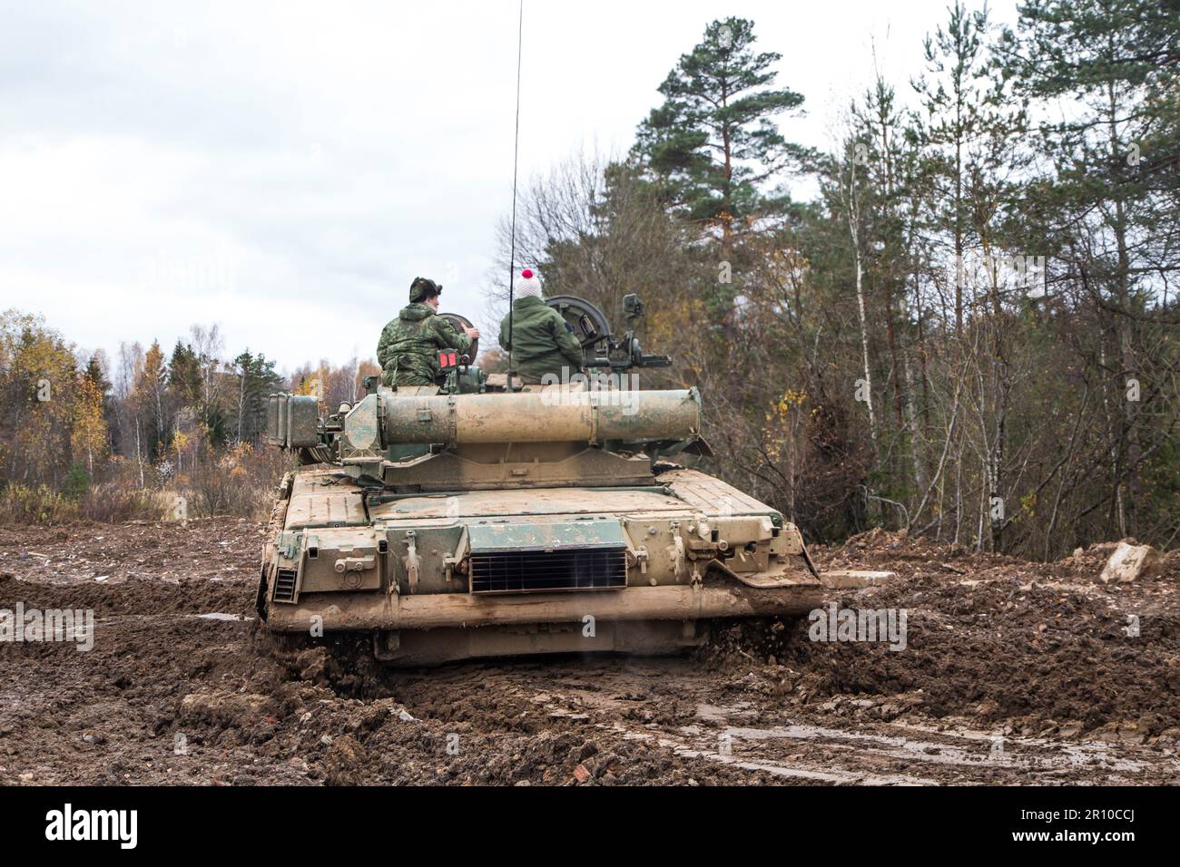 Tank going to the front hi-res stock photography and images - Alamy