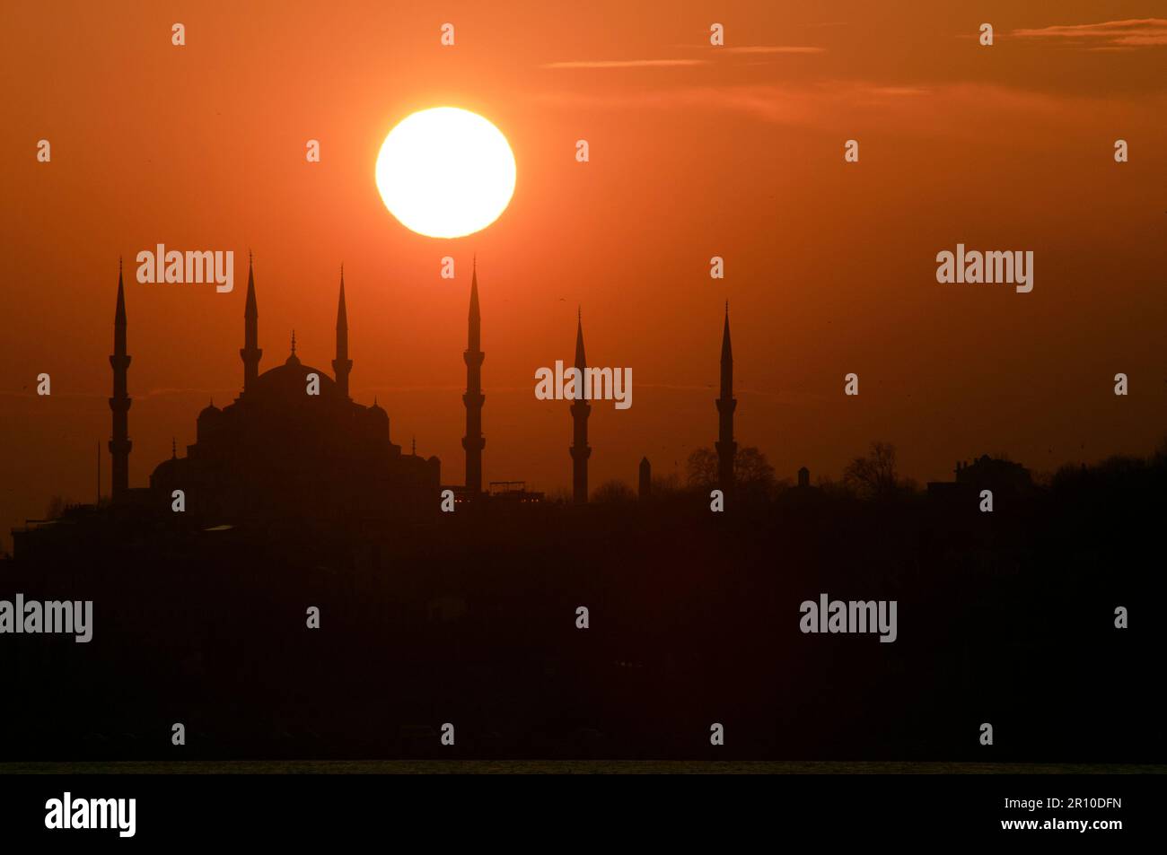 Blue Mosque at sunset, Istanbul Türkiye Stock Photo - Alamy
