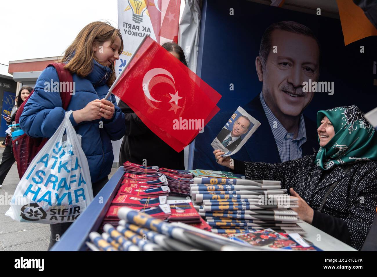 Istanbul, Istanbul, Turkey. 10th May, 2023. Volunteers from the Justice ...