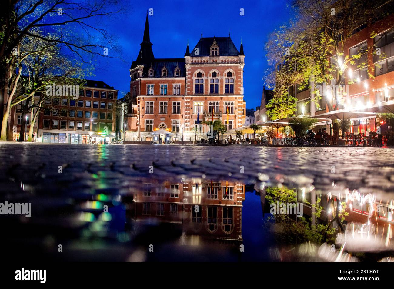 Oldenburg, Germany. 10th May, 2023. The city hall stands on the ...