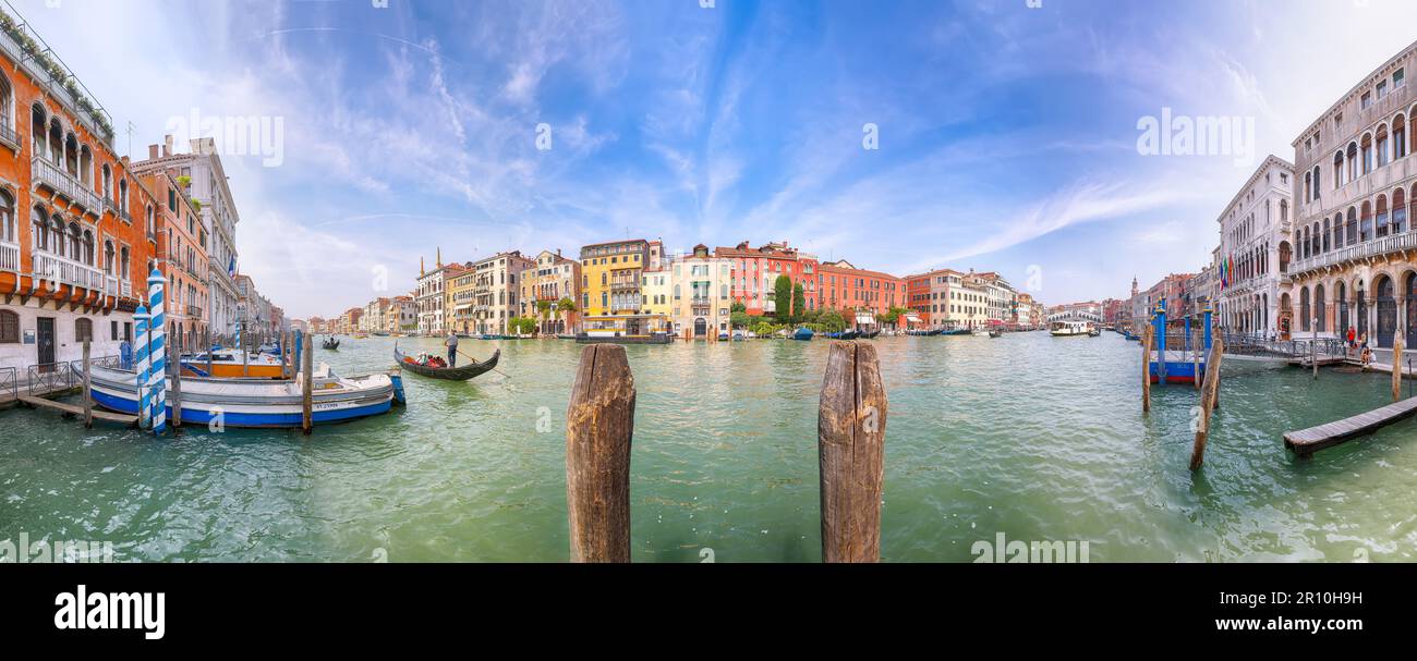 Astonishing morning cityscape of Venice with famous Canal Grande ...