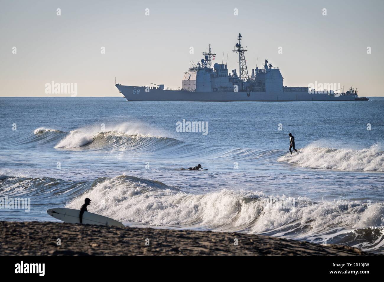 USS Princeton (CG 59) arrives at NSWC PHD for a combat systems ...
