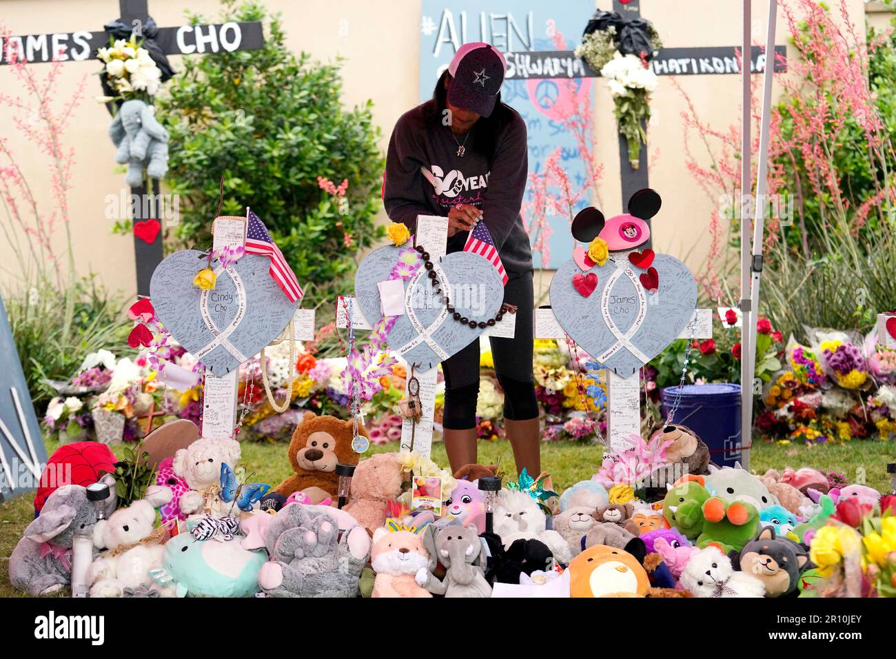 Inga VanWagoner, of Allen, Texas, who served in he U.S. Army, places ...