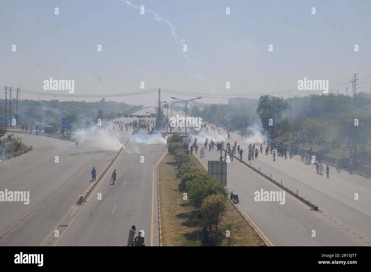 Islamabad, Pakistan. 10th May, 2023. Pakistani security forces fire ...