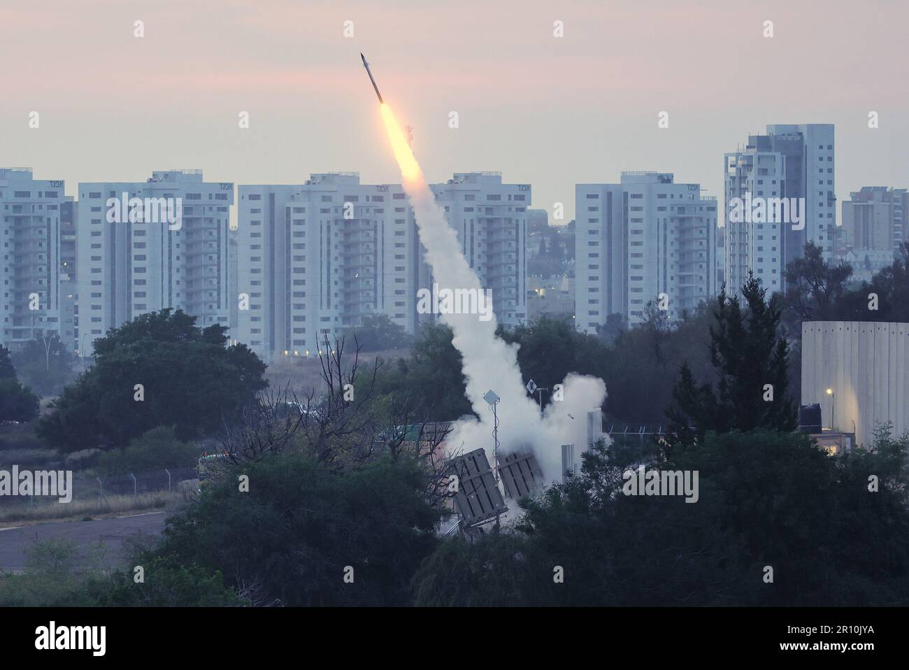 (230510) -- ASHKELON (ISRAEL), May 10, 2023 (Xinhua) -- Israel's Iron ...