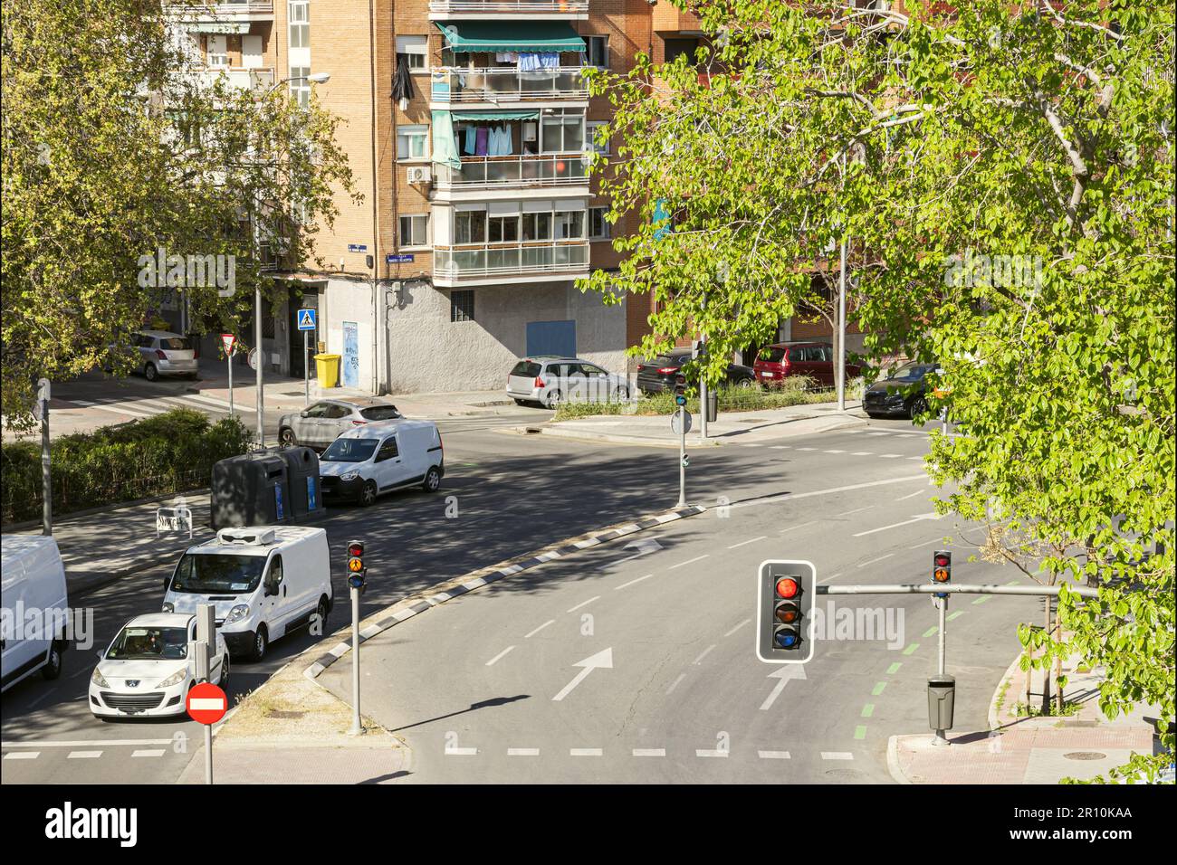 A red traffic light on an inner city street Stock Photo - Alamy