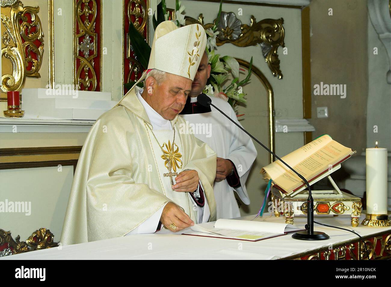 Libros liturgicos hi-res stock photography and images - Alamy