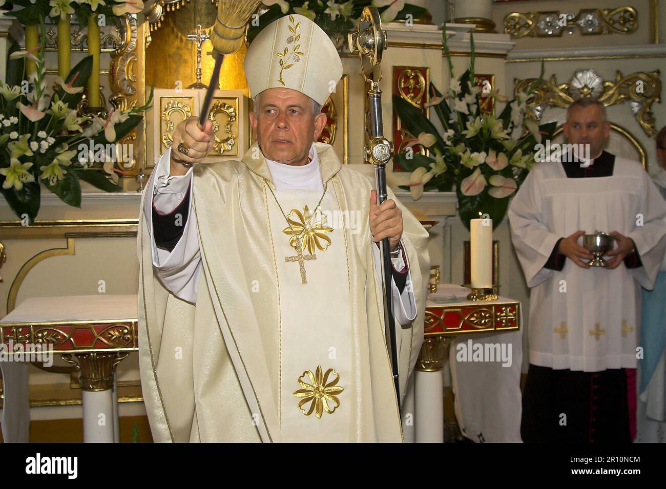 Ksiadz biskup hi-res stock photography and images - Alamy