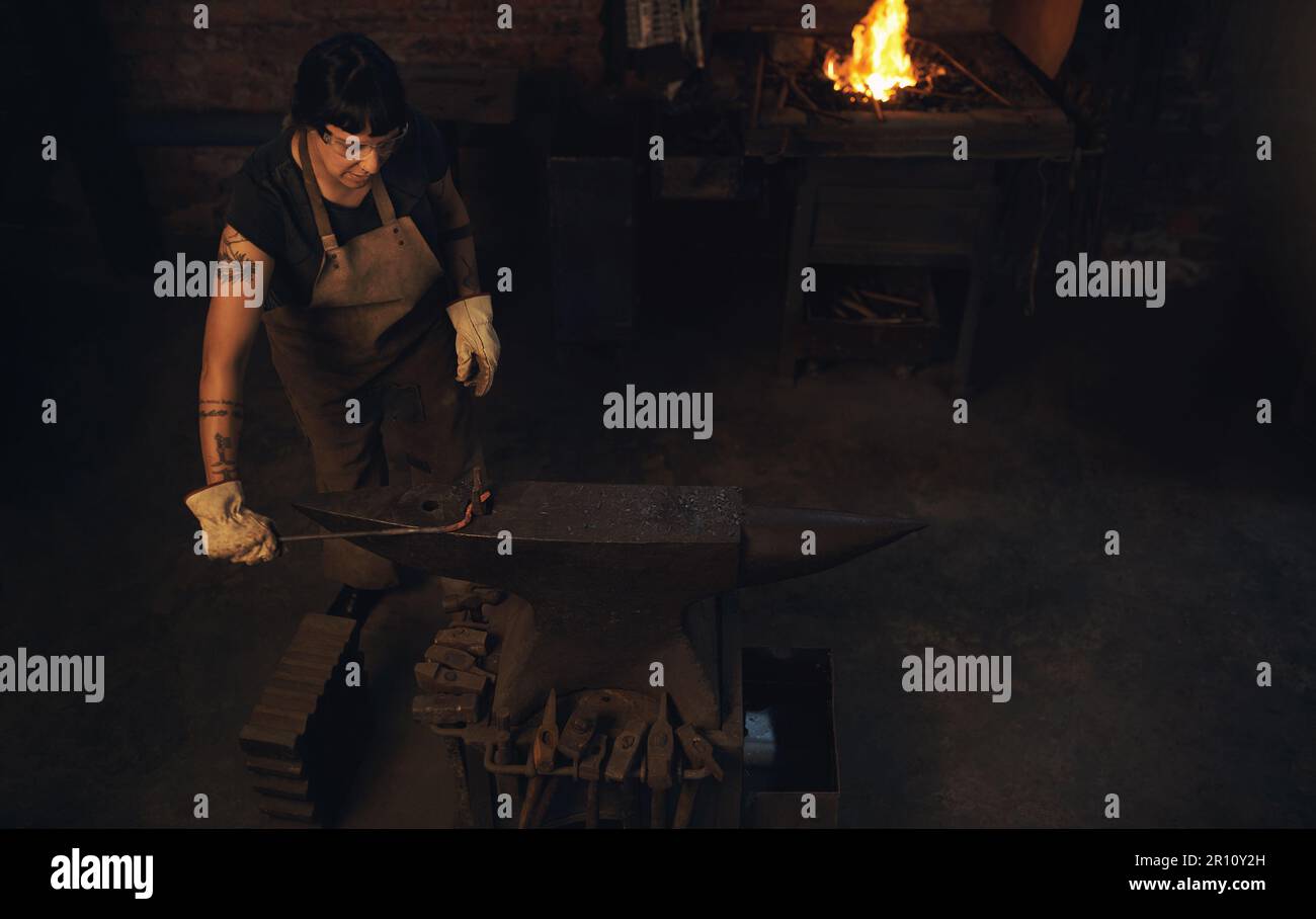 Hot woman mechanic hi-res stock photography and images - Alamy