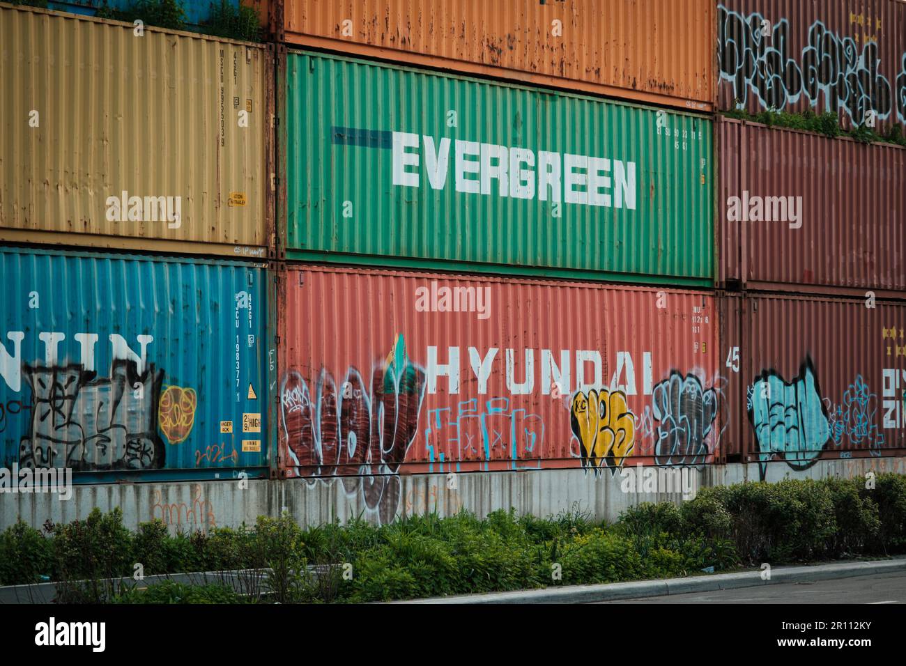 Graffiti shipping container hi-res stock photography and images - Alamy