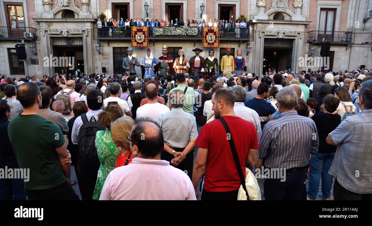Madrid, Spain. 10th May, 2023. Crowds of people gather at the Plaza de ...