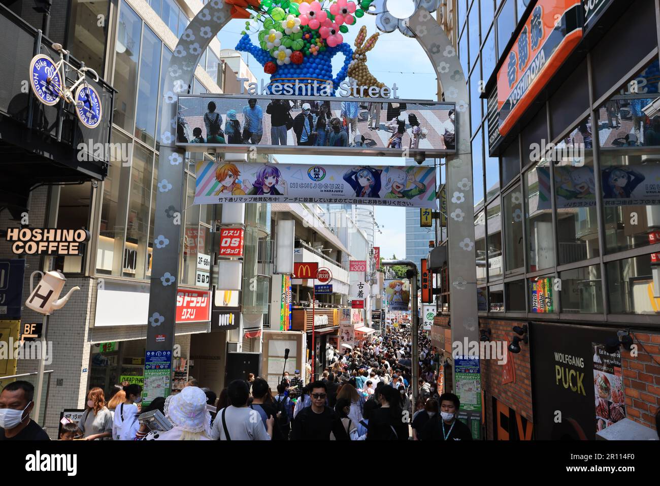 Tokyo people golden week hi-res stock photography and images - Alamy
