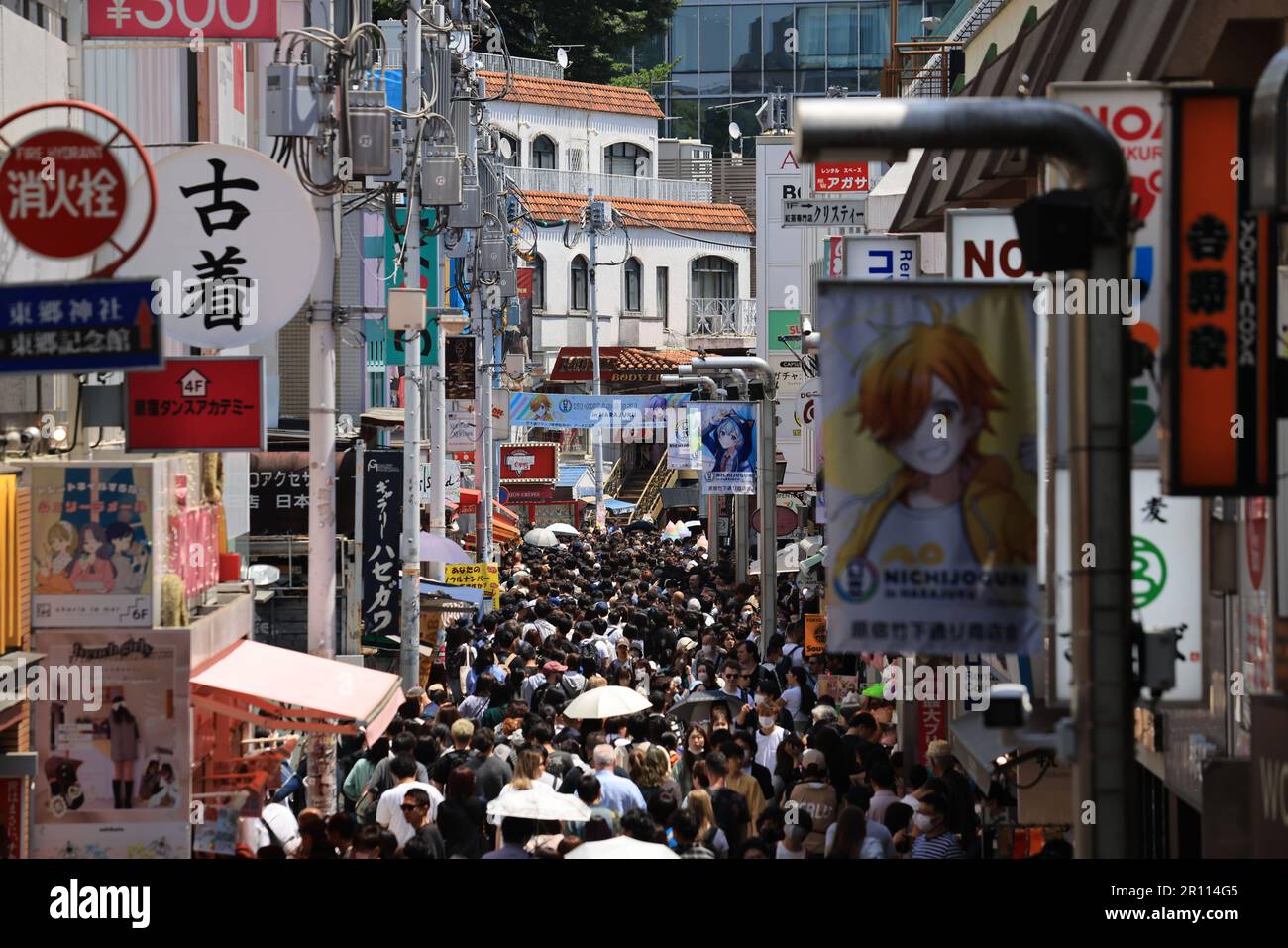 Takeshita dori pedestrian crowd in hi-res stock photography and images ...