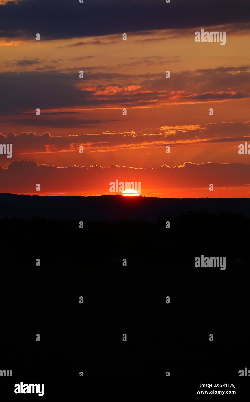 Red cloud formation hi-res stock photography and images - Alamy