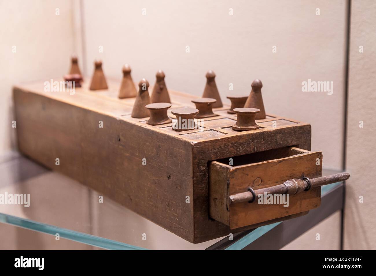 Oldest chess piece hi-res stock photography and images - Alamy