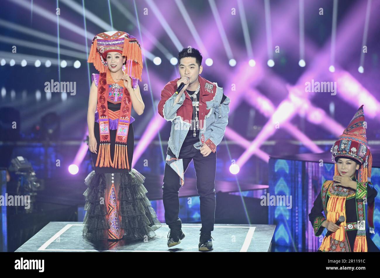 **CHINESE MAINLAND, HONG KONG, MACAU AND TAIWAN OUT** 25 groups of ...