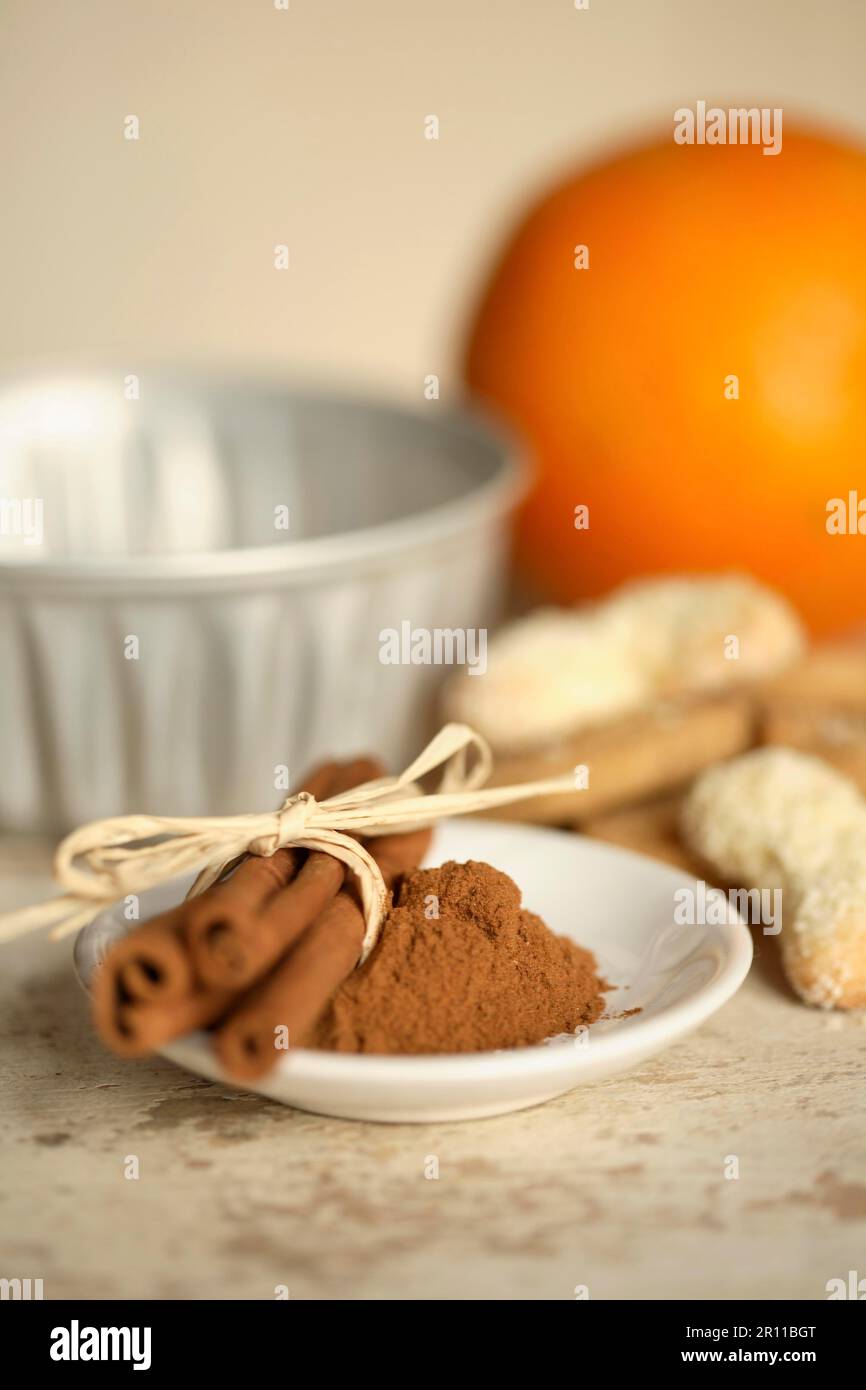 Cinnamon as a baking ingredient Stock Photo - Alamy