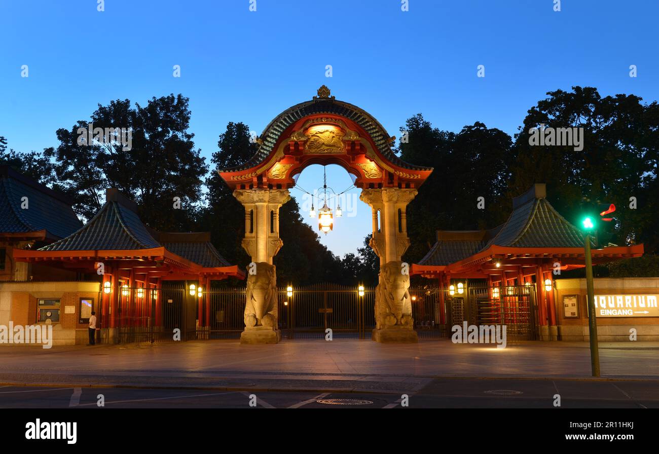 Elefantentor, Budapester Strasse, Charlottenburg, Berlin, Germany Stock ...