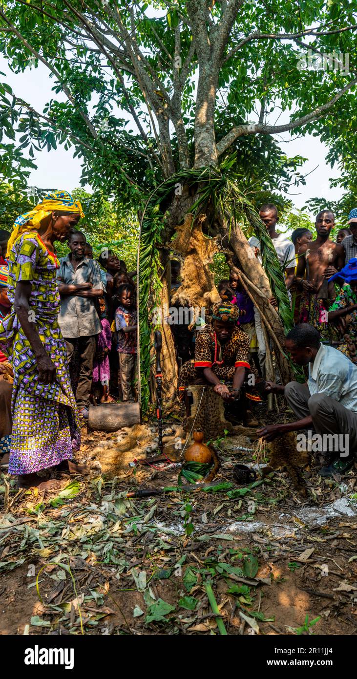Tribal chief of the Yaka tribe, Mbandane, Congo Stock Photo - Alamy