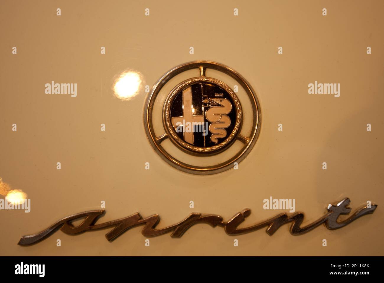 Old alfa romeo logo hi-res stock photography and images - Alamy