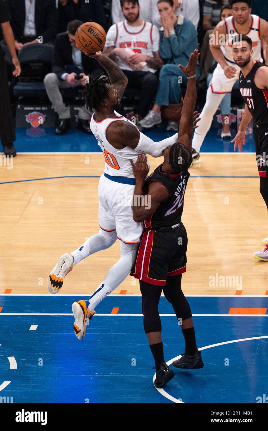 NEW YORK, NY - MAY 10: Julius Randle #30 of the New York Knicks shoots the ball during the game ...
