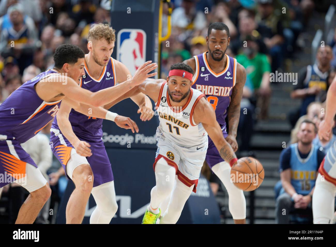 Denver Nuggets forward Bruce Brown (11) collects alooseball as Phoenix ...
