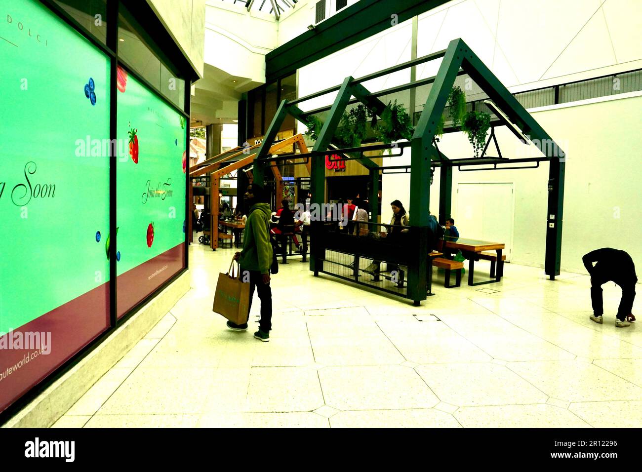 Atria shopping centre in watford hi-res stock photography and images ...