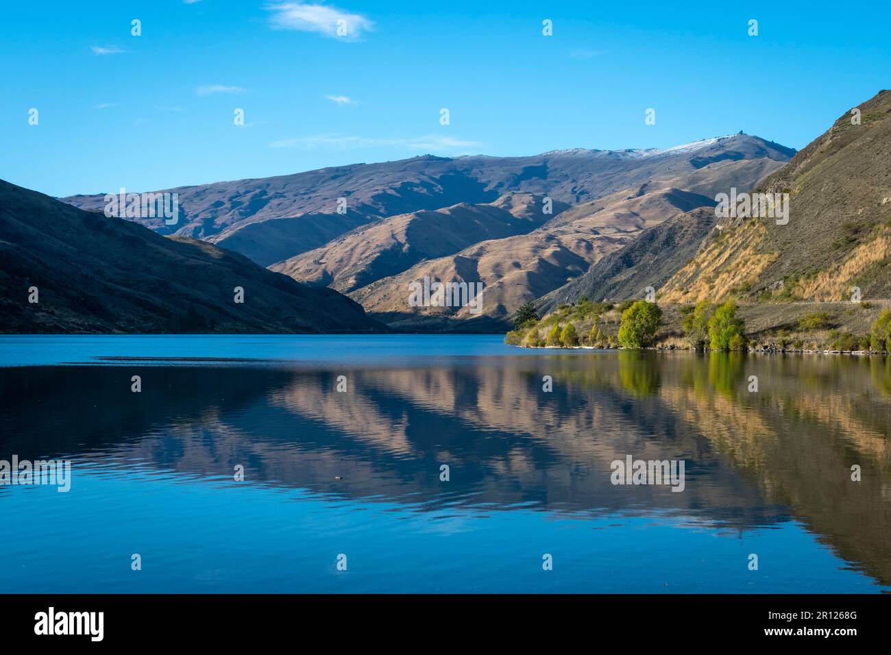 Lake Dunstan and the Dunstan Range, from Clyde, Central Otago, South ...