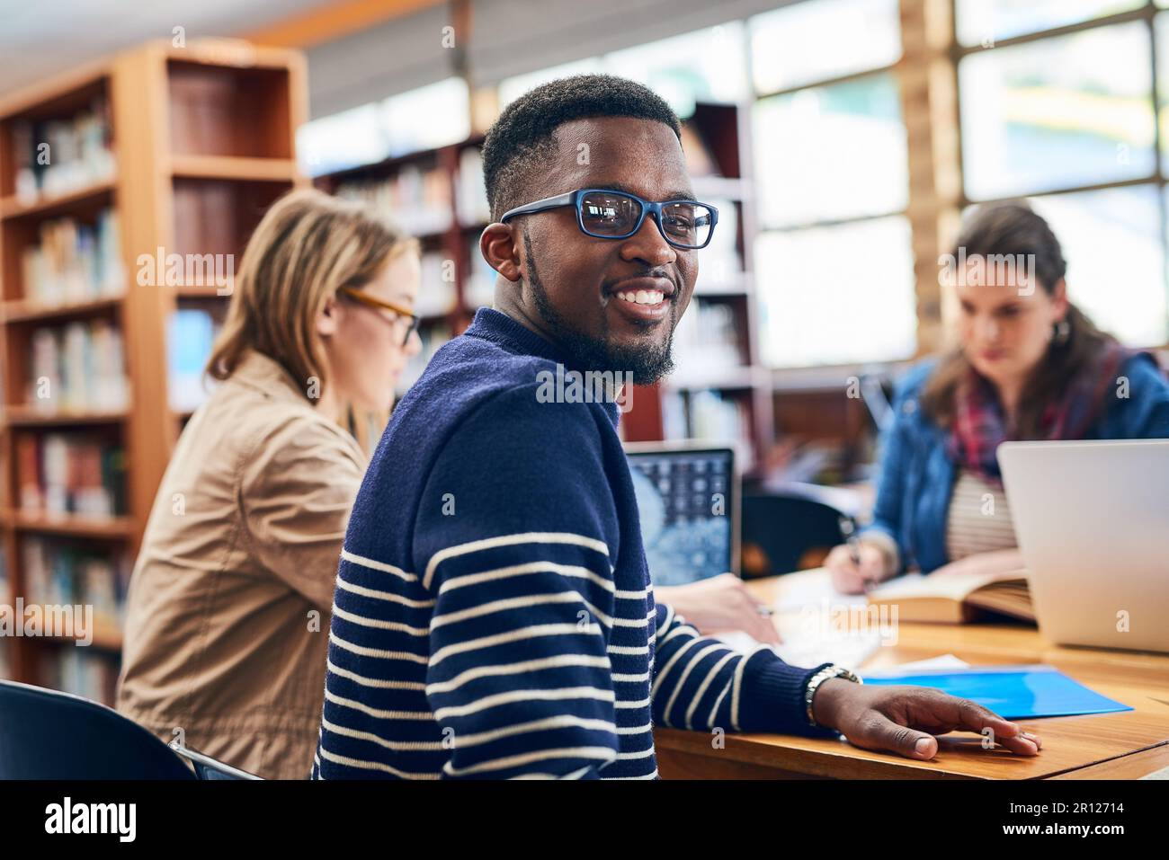 Woman studying in a quiet library hi-res stock photography and images ...