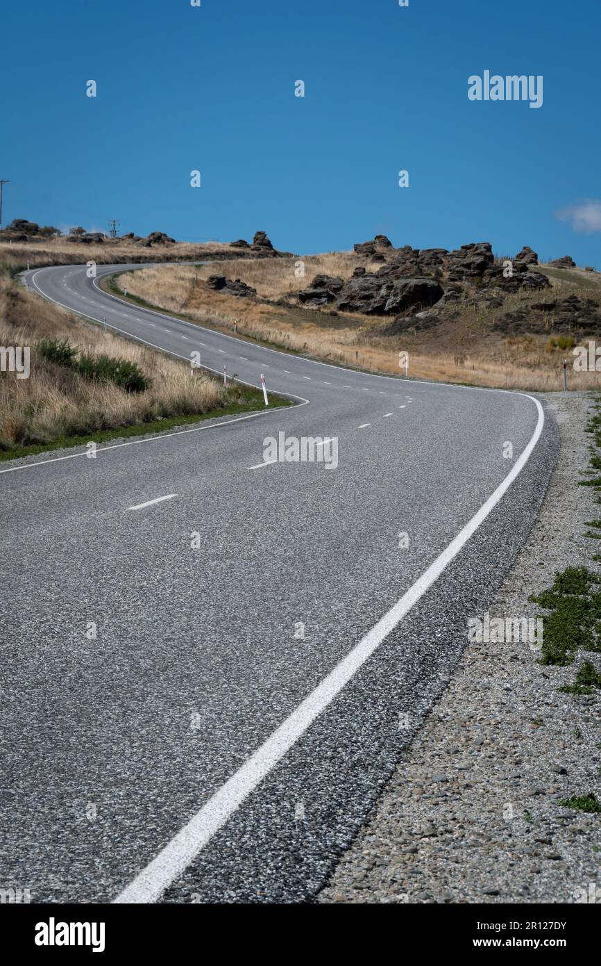 Bend of road hi-res stock photography and images - Alamy