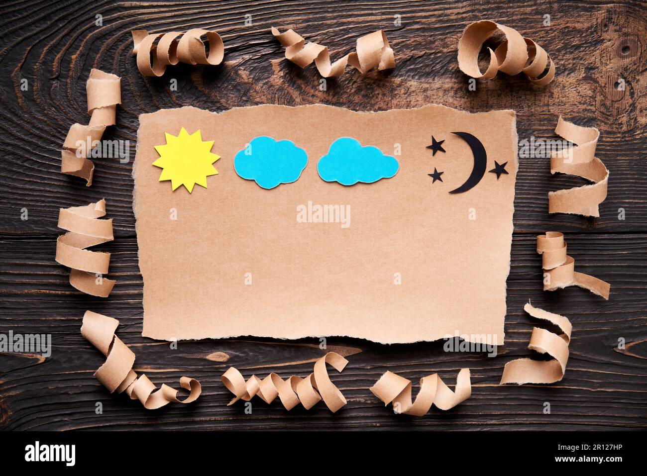 Cartoon sun and clouds hi-res stock photography and images - Alamy