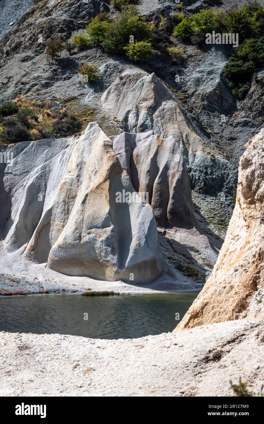 Cliff beside lake hi-res stock photography and images - Alamy