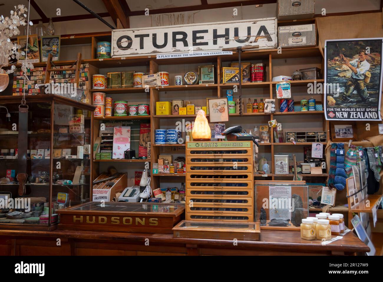 Vintage general store interior hi-res stock photography and images - Alamy
