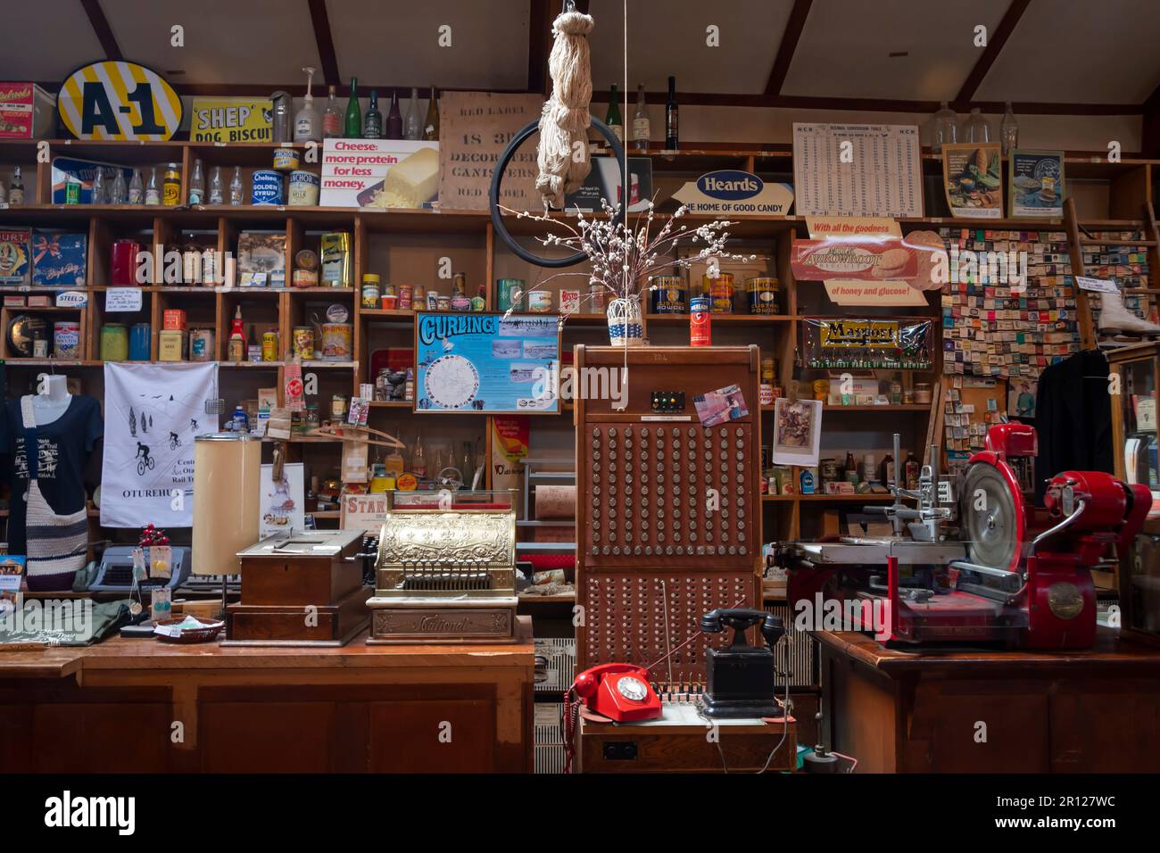 Vintage general store interior hi-res stock photography and images - Alamy