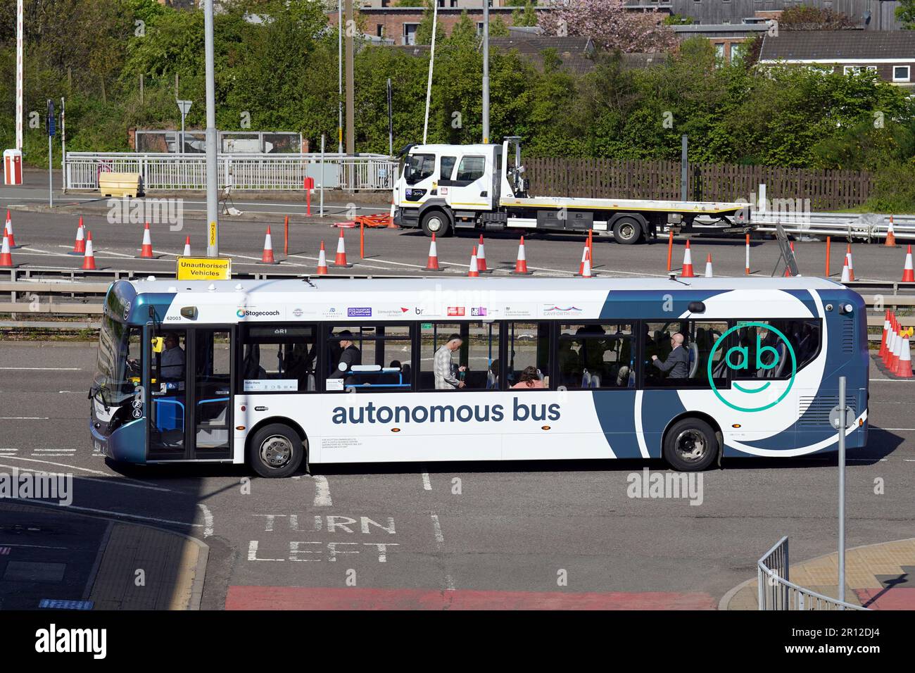 Autonomous buses hi-res stock photography and images - Alamy