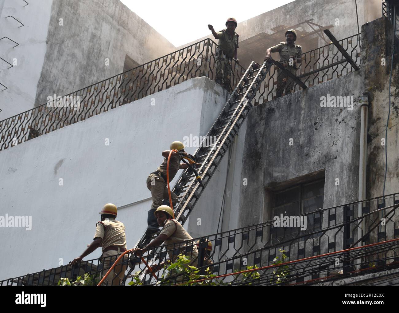 Kolkata, India. 10th May, 2023. A terrible fire incident took place ...
