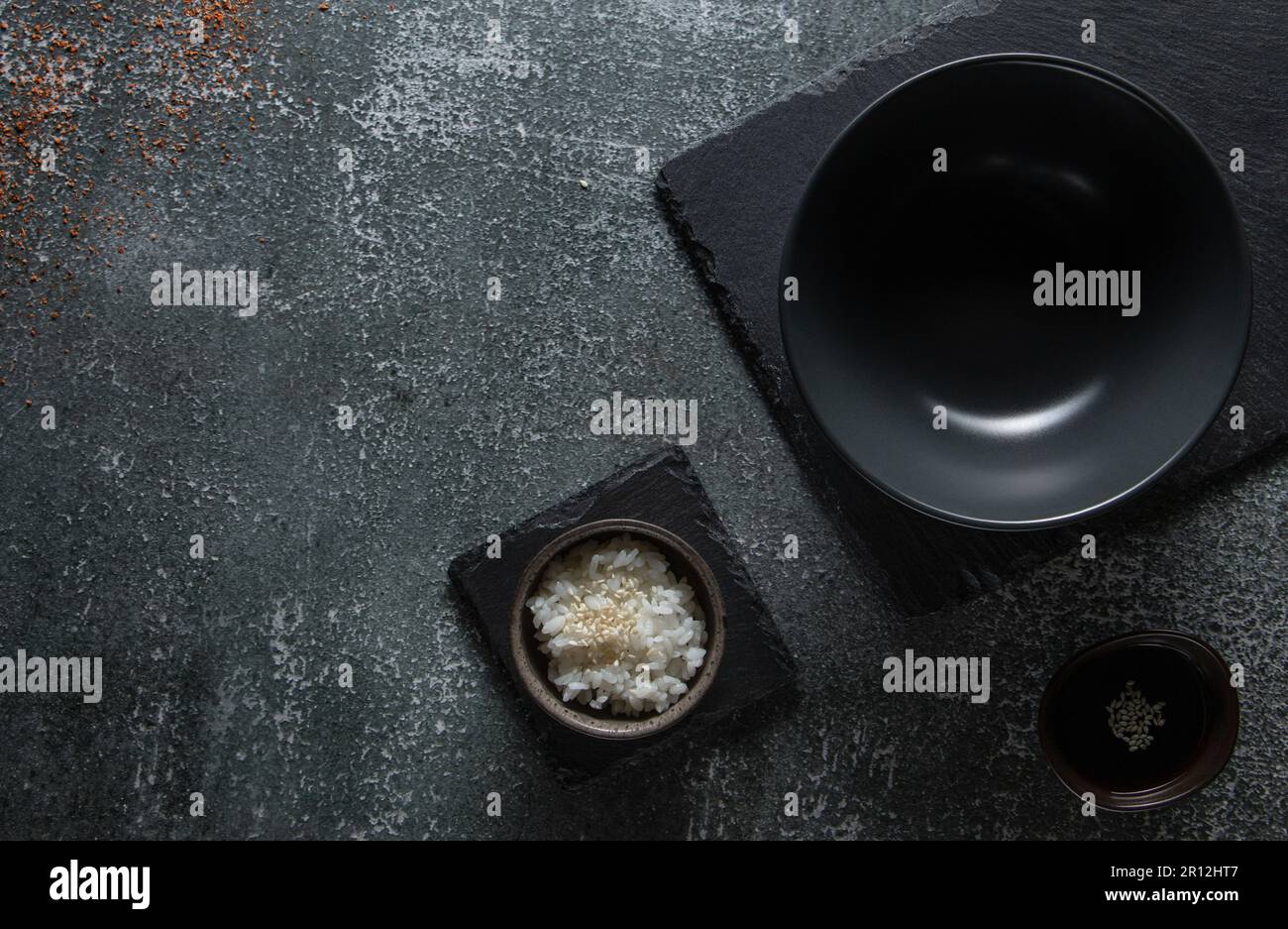 Dark empty plate without food on dark stone background, flat lay, top ...