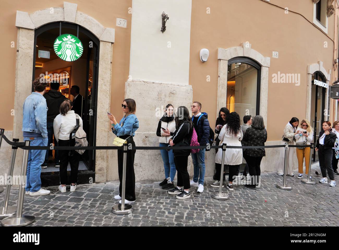 PEOPLE IN LINE WAITING TO ENTER THE FIRST STARBUCKS OPENED IN THE ...